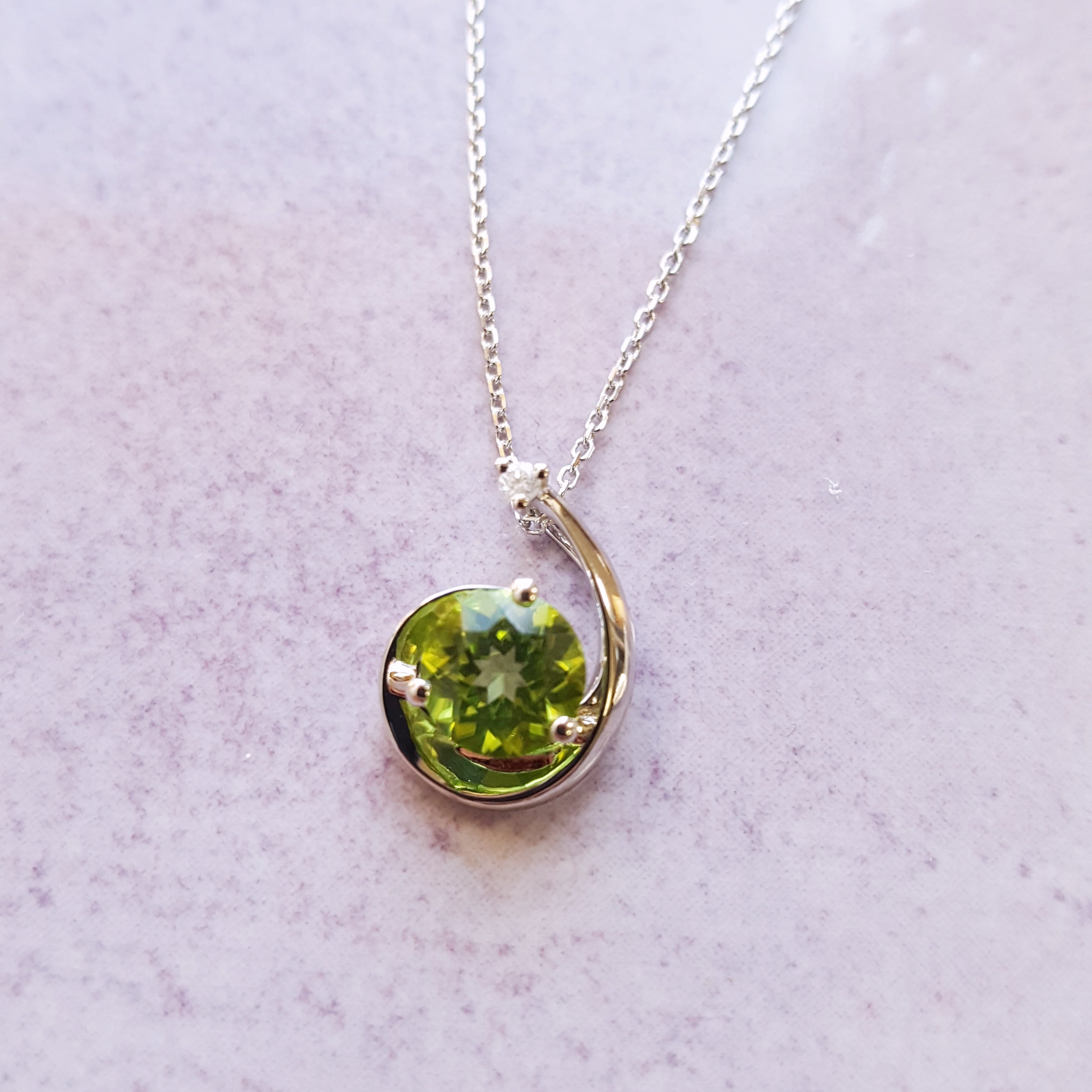 Shooting Star Peridot Pendant – Sami Fine Jewelry